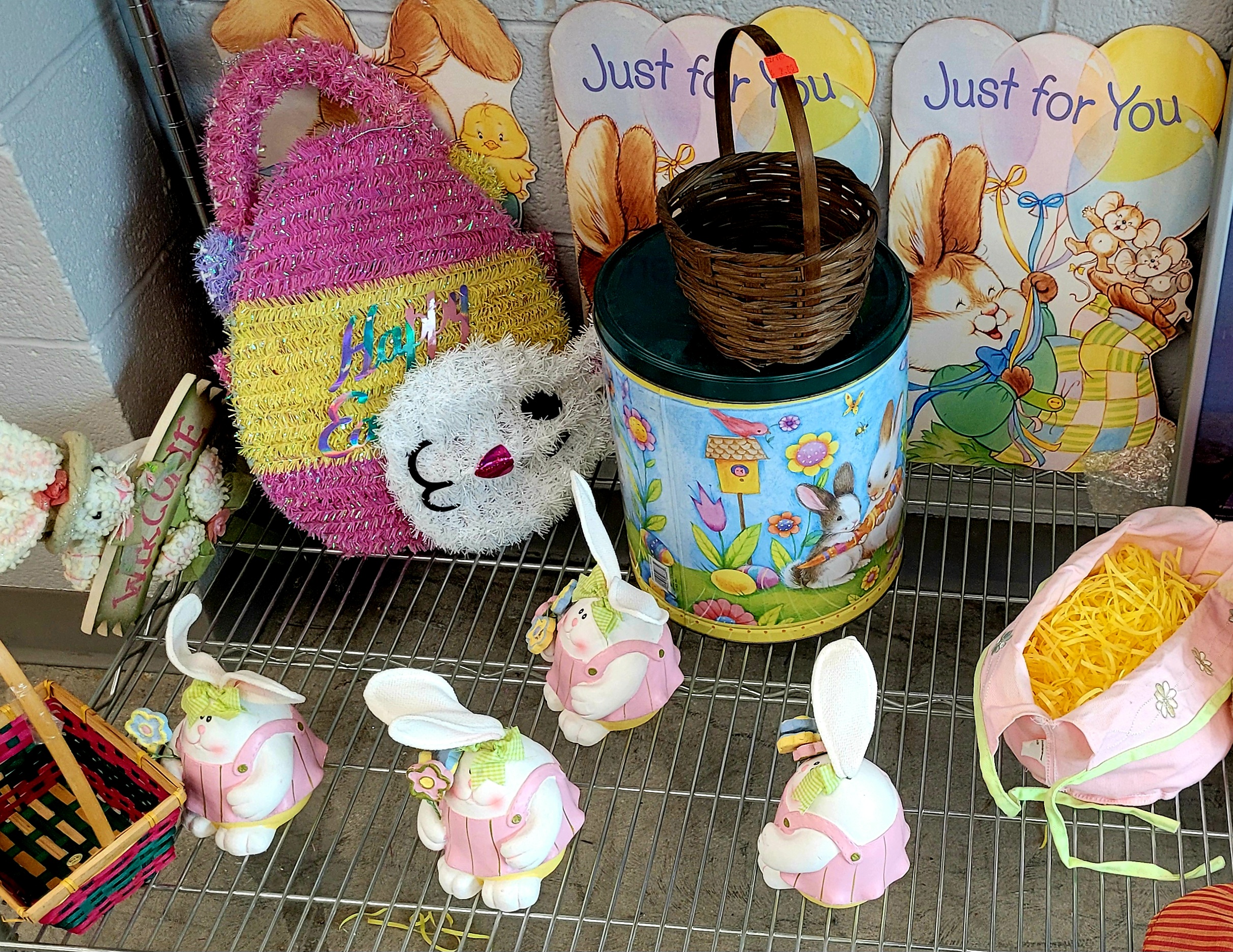 ReStore Spring Decorations • Farmhouse Magic Blog